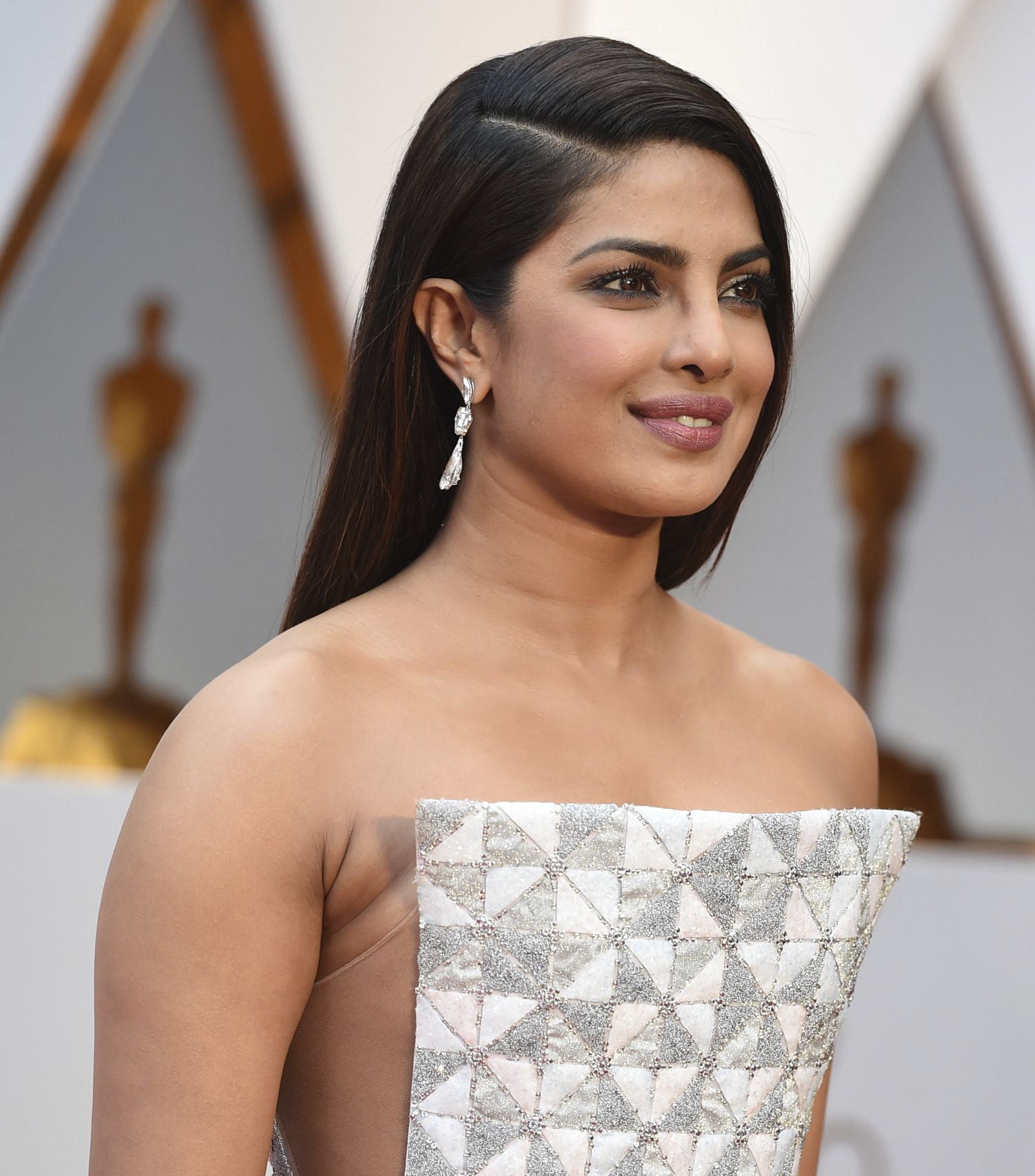 Priyanka Chopra – MONDO MODA